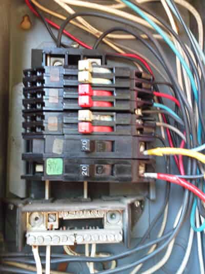 What is the Difference between a 100amp panel and a 200amp panel?